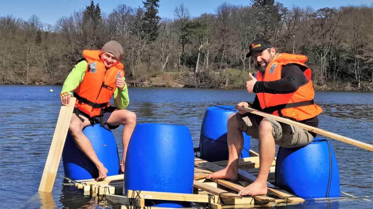 Floß selber bauen in Berlin - Erlebnisfabrik